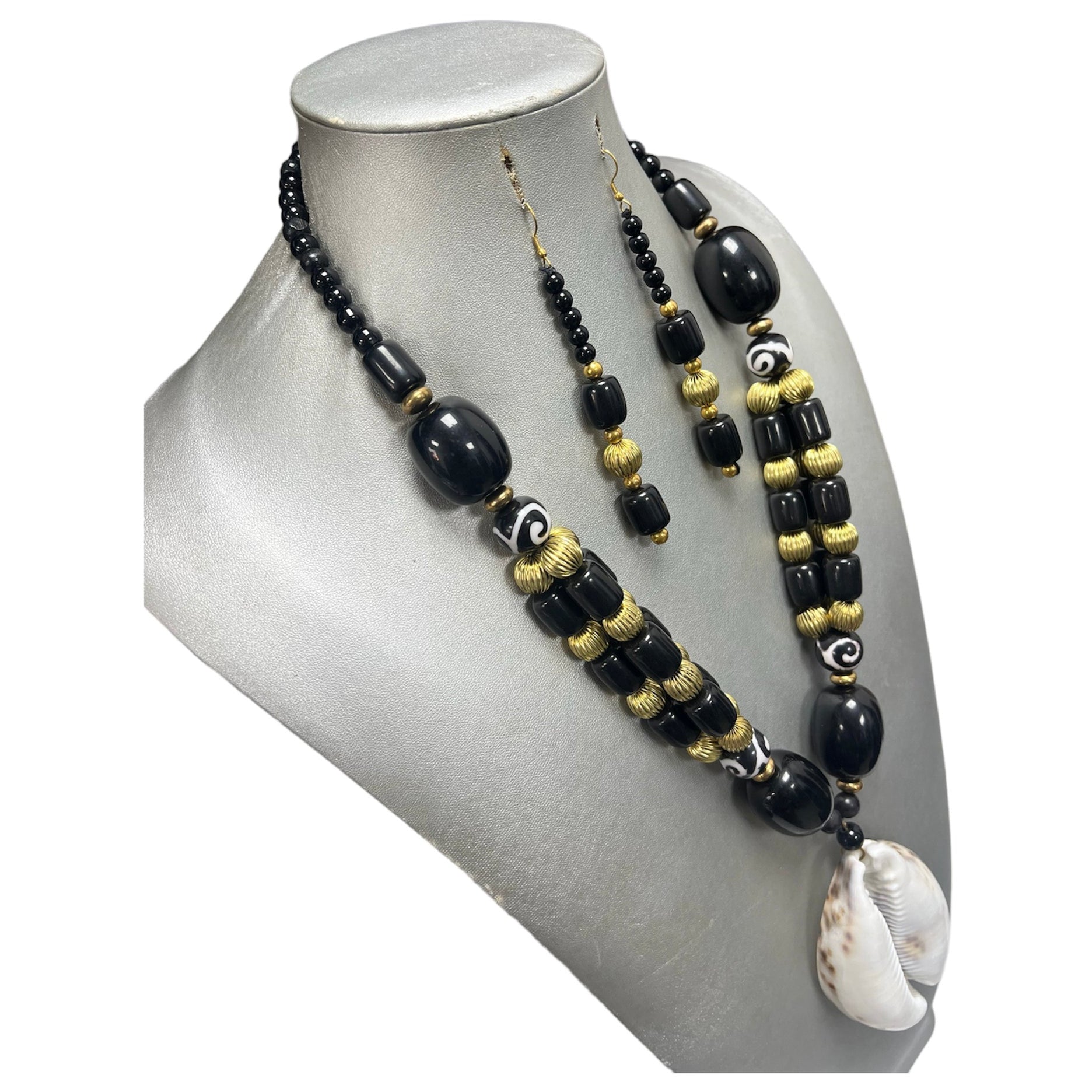Women's African Necklace Set With Large Cowrie Shell Pendant – African ...